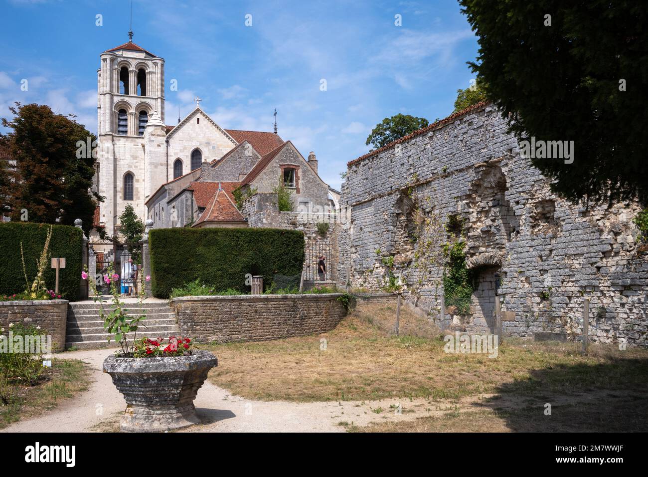 Vezelay (central-northern France): the Vezelay Abbey (French: Abbaye ...
