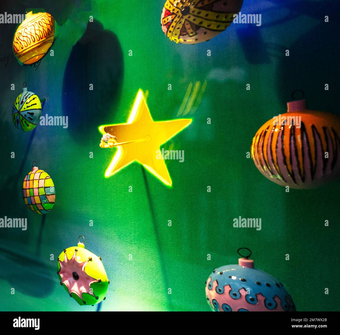 Tiffany storefront/shop window/visual merchandising New Bond St store ...