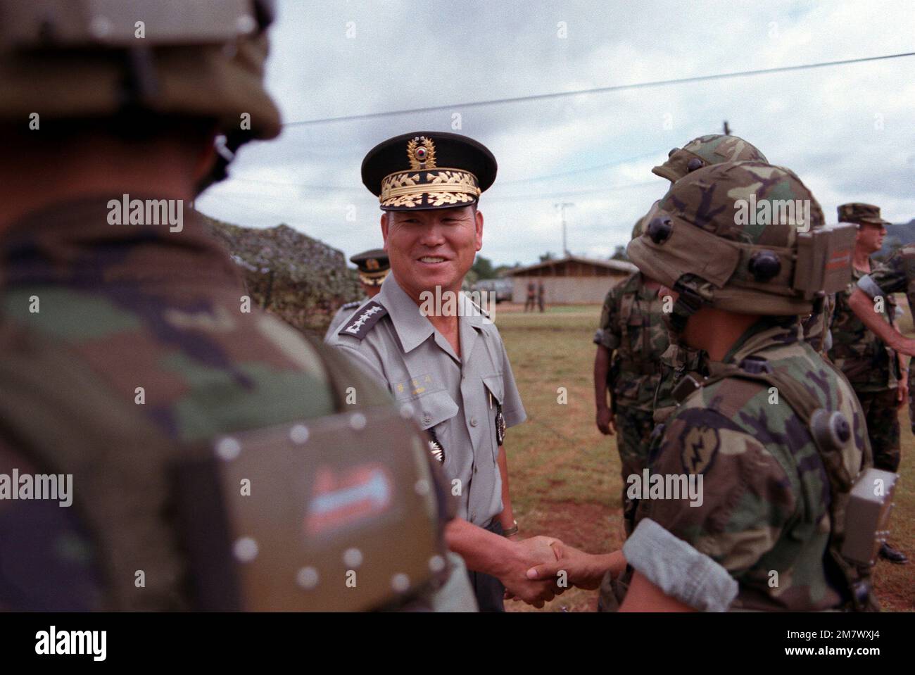General Hwang Young Si, chief of staff of the South Korean army, visits ...