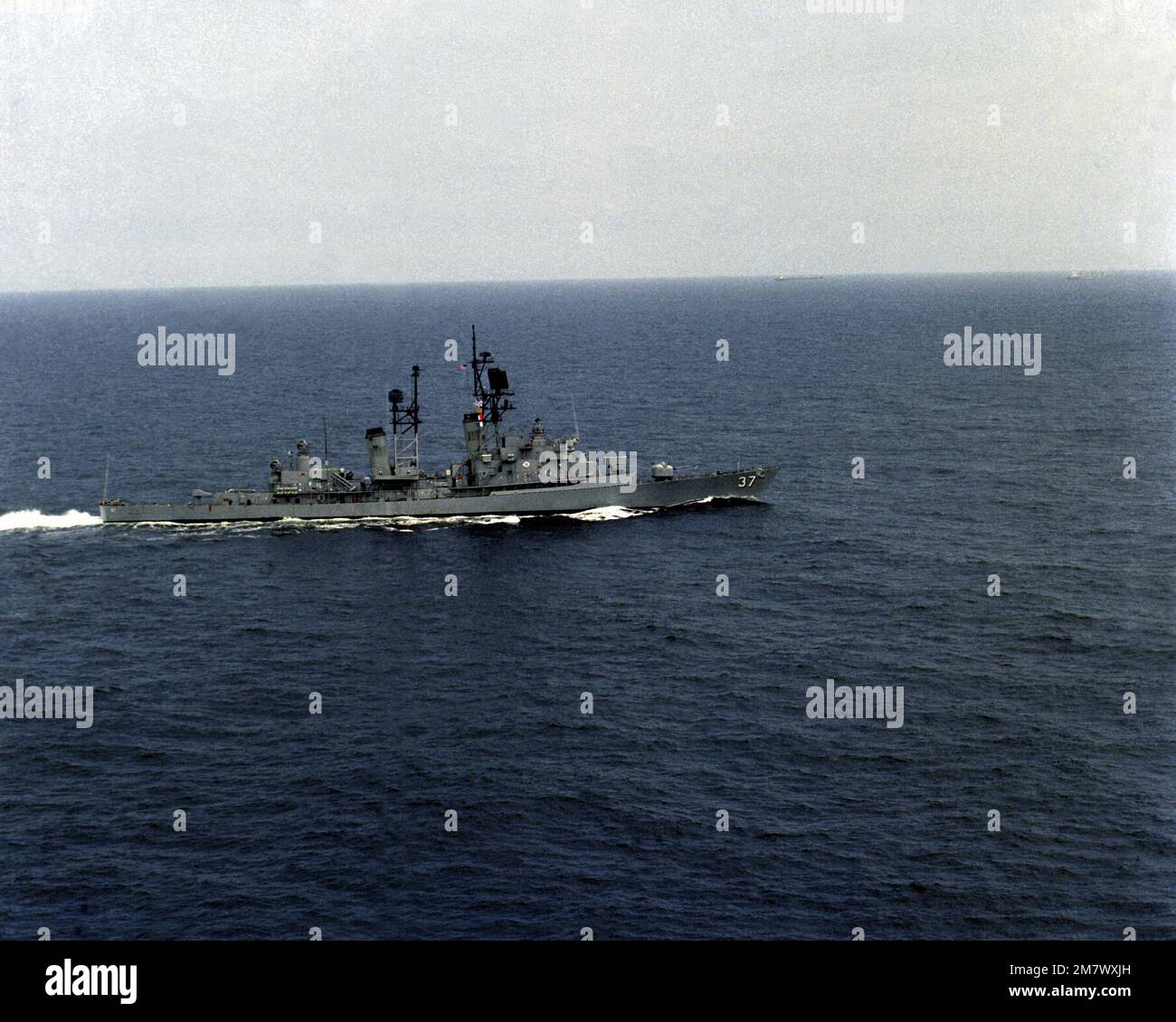 Aerial starboard beam view of the guided missile destroyer USS FARRAGUT ...