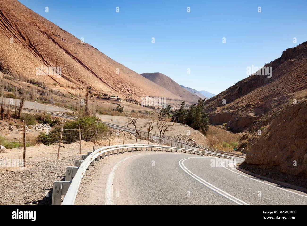 Road vineyard chile hi-res stock photography and images - Alamy