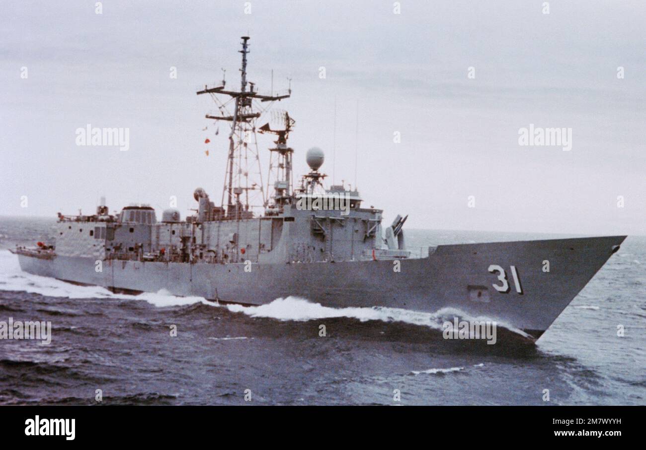 A starborad bow view of the guided missile frigate STARK (FFG 31) as ...