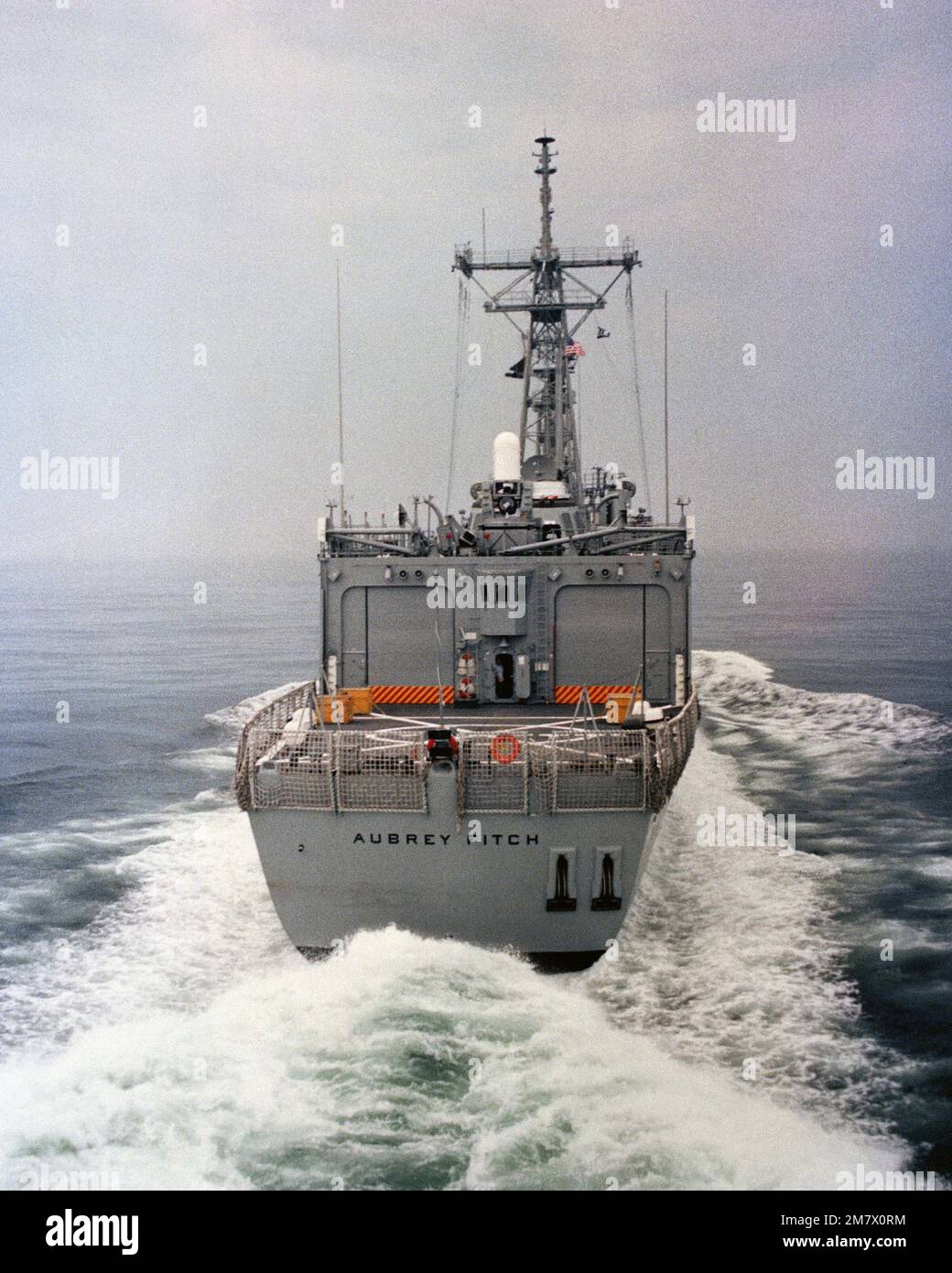 A stern view of the Oliver Hazard Perry class guided missile frigate ...