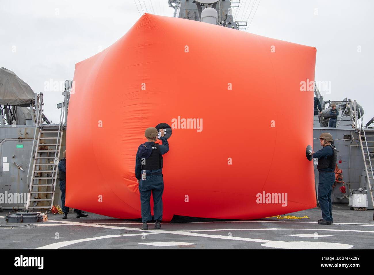 PACIFIC OCEAN (May 14, 2022) Sailors prepare a “killer tomato” gunnery ...
