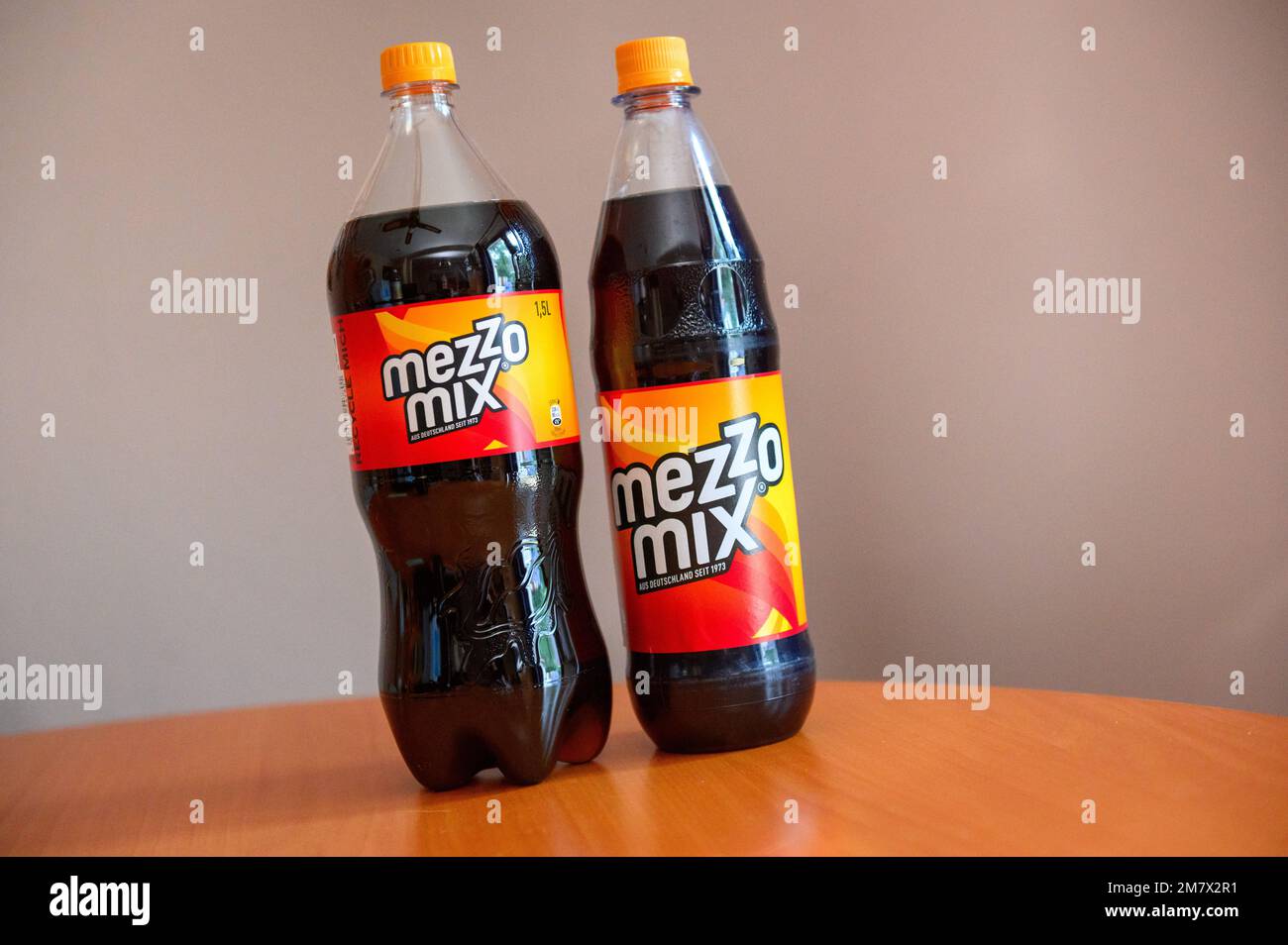 PRODUCTION - 24 September 2022, Hamburg: Two bottles of Mezzo Mix stand ...