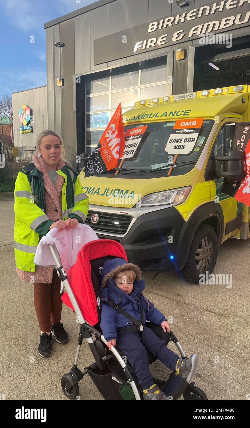 Paramedic Jenny Giblin and her 16-month-old son James Evans on the ...