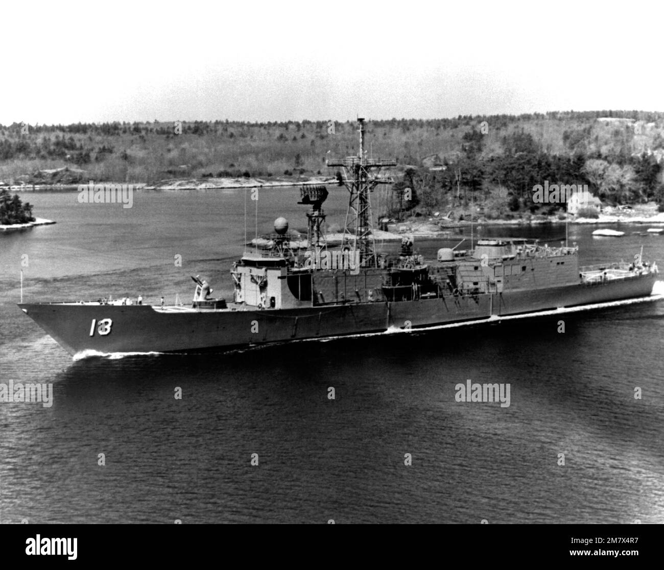 A port bow view of the guided missile frigate USS SAMUEL ELIOT MORISON ...