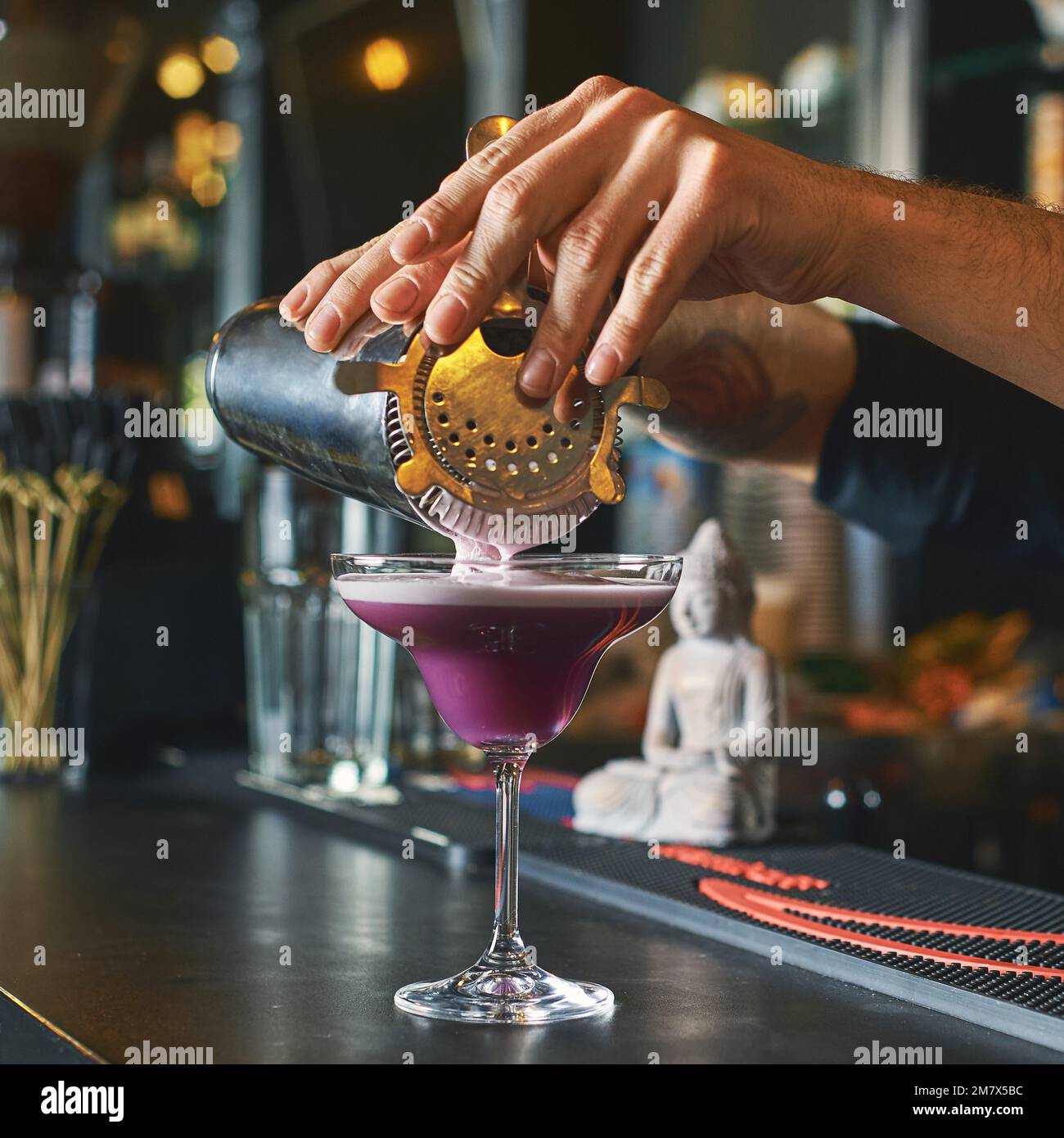 Pouring purple alcohol cocktail on bar Stock Photo - Alamy