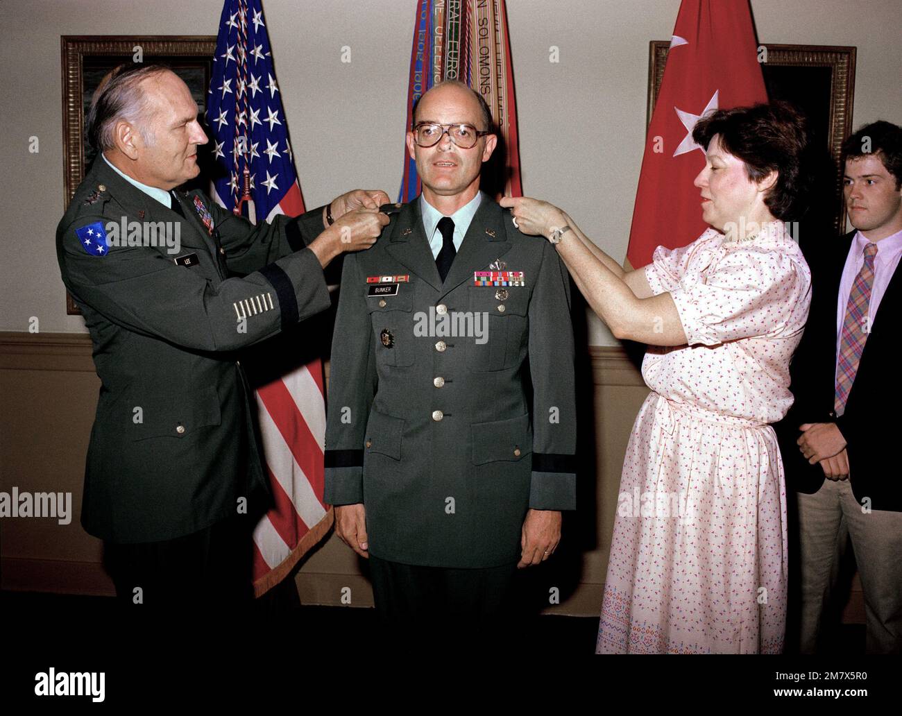 BGEN Victor J. Hugo Jr., presents the Legion of Merit to LCOL John L ...