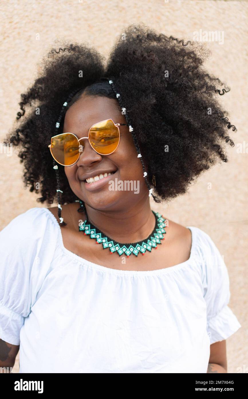 Woman in black outfit sunglasses hi-res stock photography and images ...