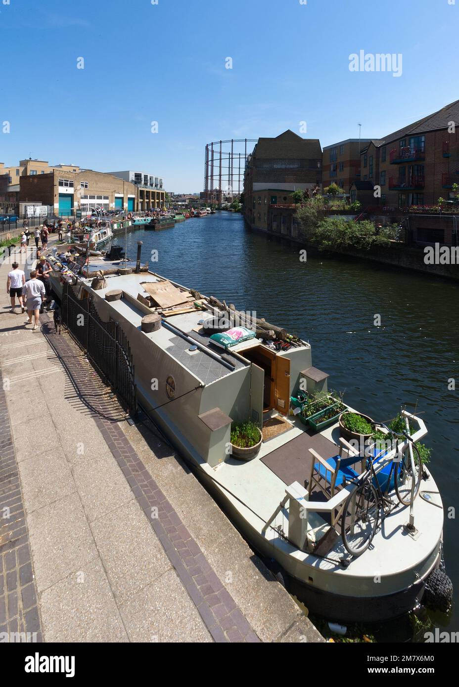 Barge east hackney hi-res stock photography and images - Alamy
