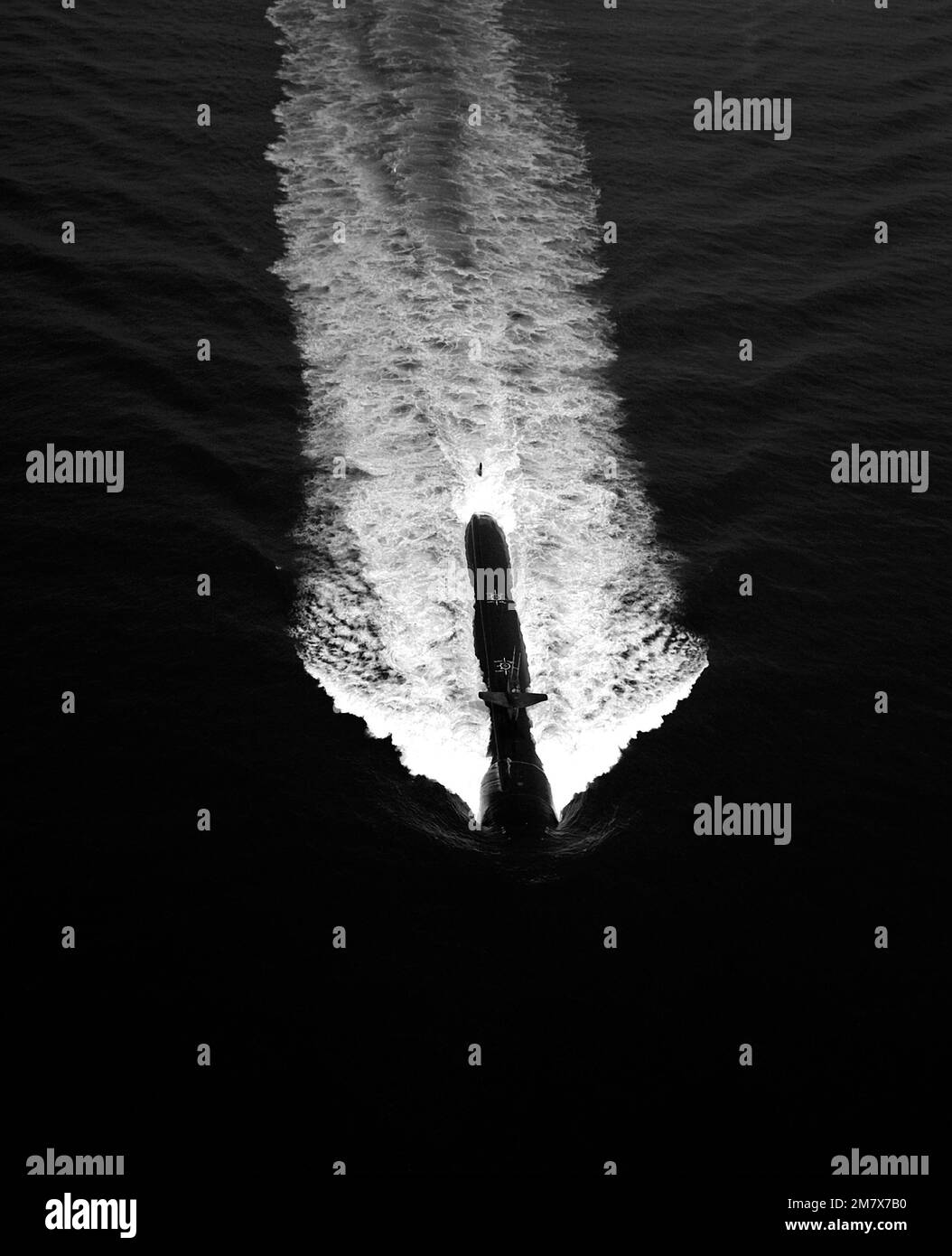 Aerial bow view of the nuclear-powered attack submarine USS HOUSTON ...