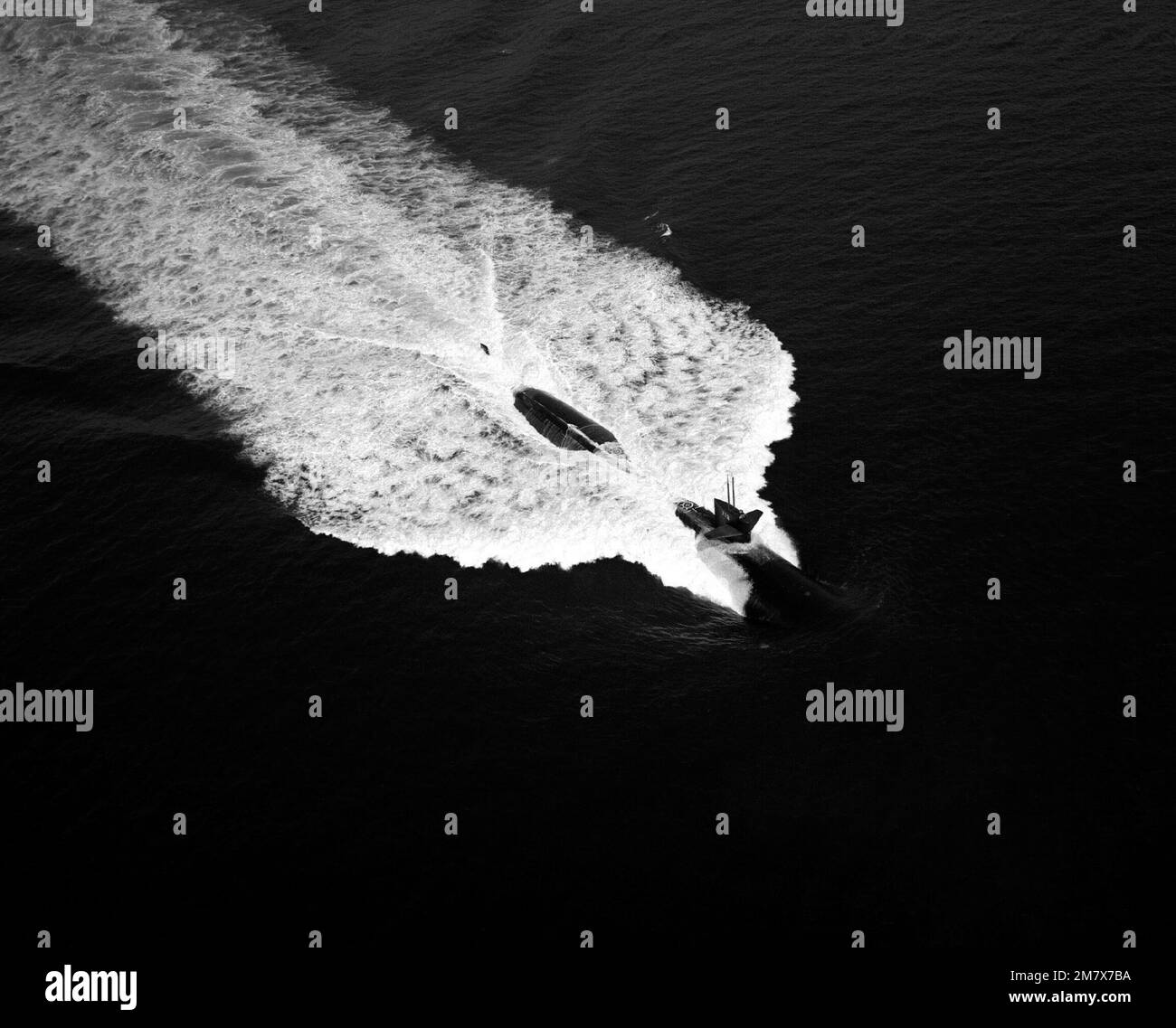Aerial starboard bow view of the nuclear-powered attack submarine USS ...