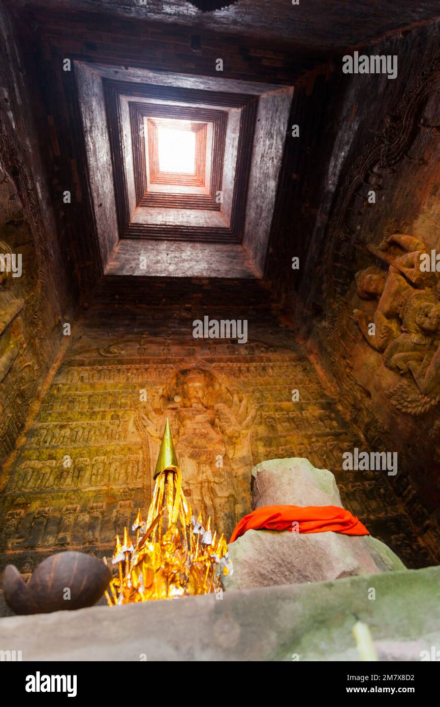 Altar inside the temple of Angkor Wat Stock Photo - Alamy