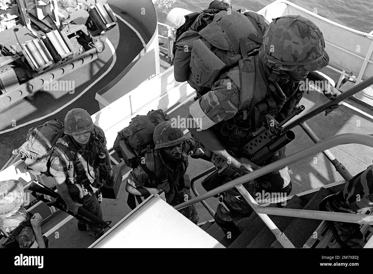 Battle ready Marines of the 32nd Marine Amphibious Unit move to ...