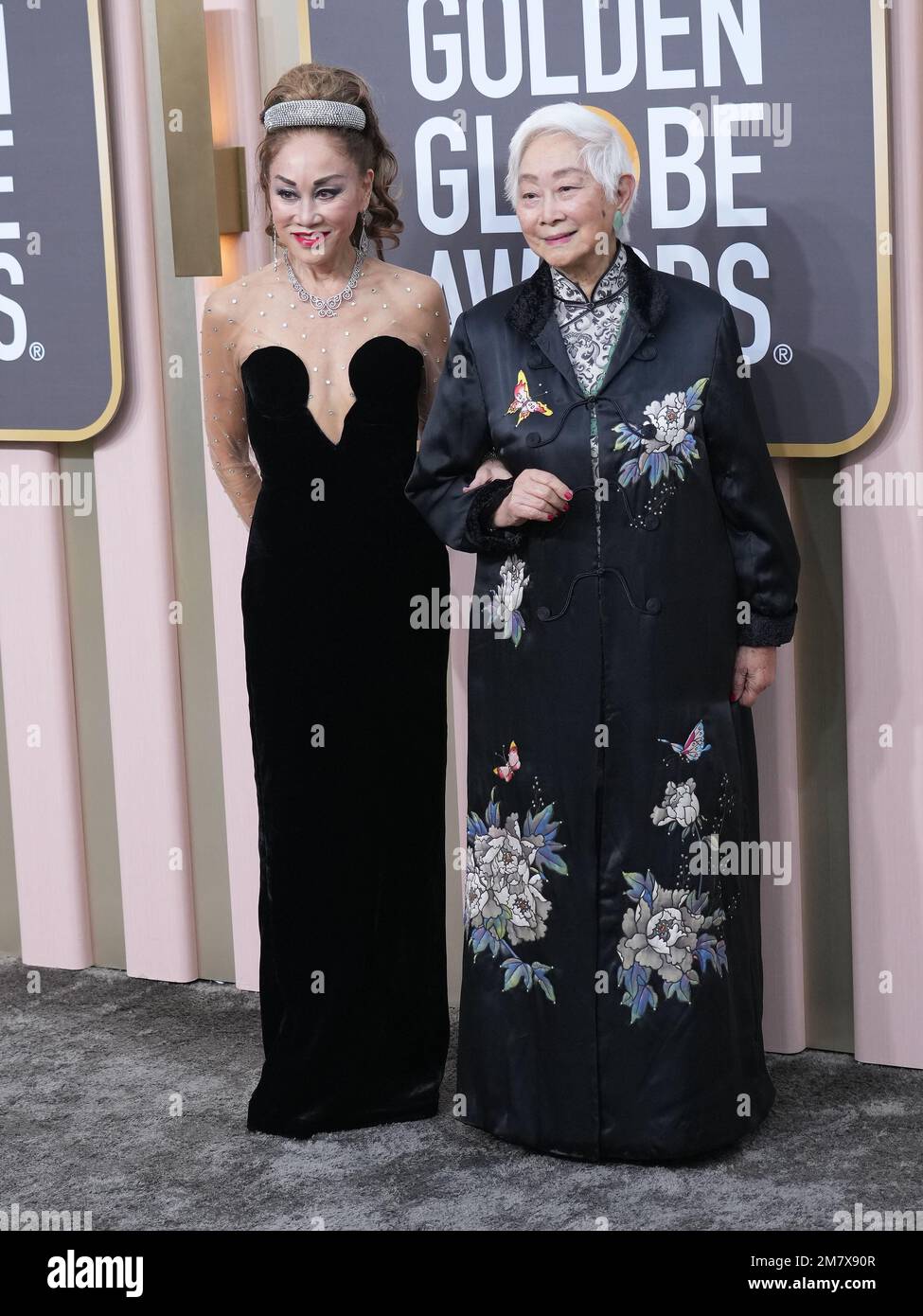 Los Angeles, USA. 10th Jan, 2023. Lisa Lew (R) and guest arrive at the ...