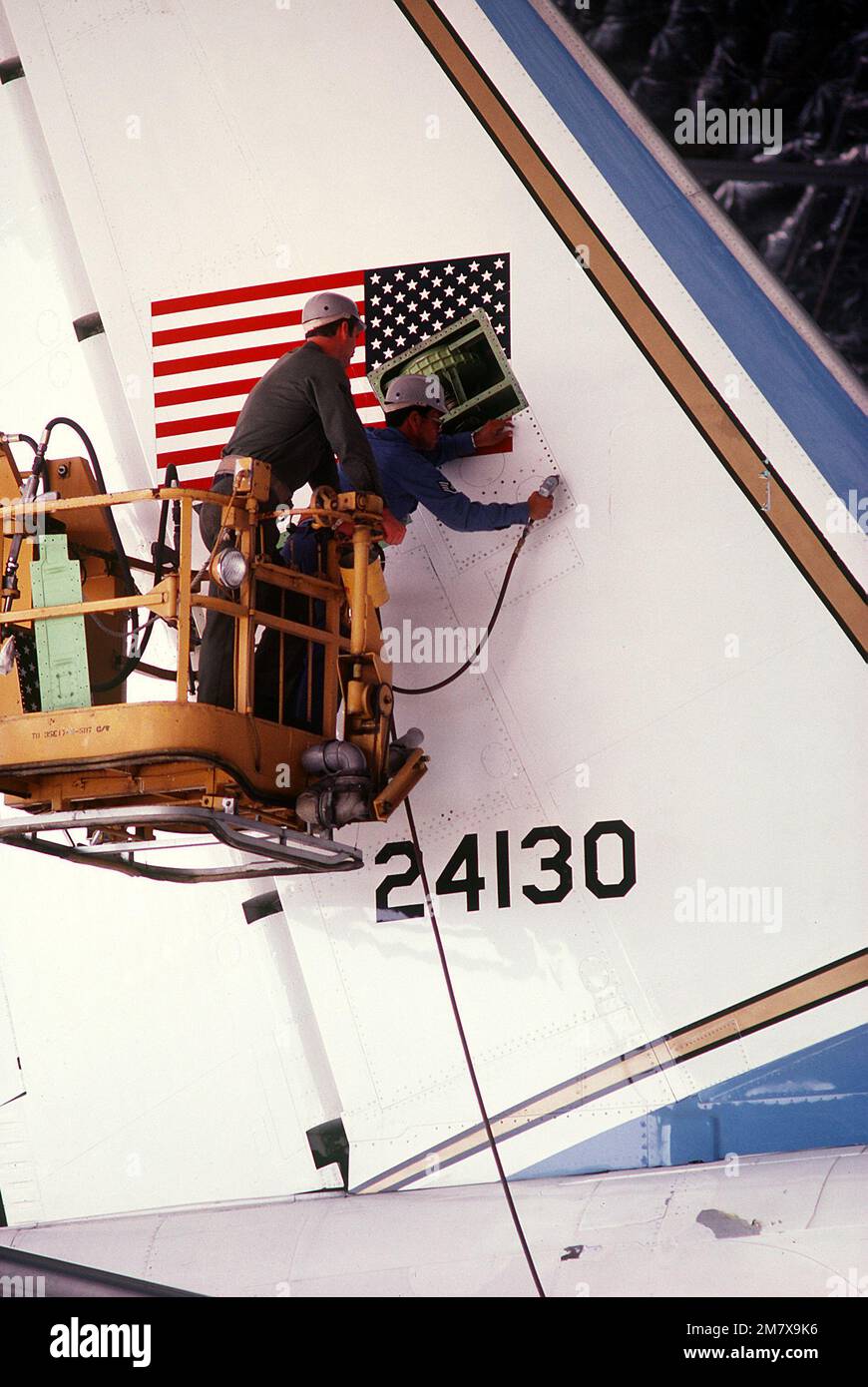 TECH. SGT. Ronald Collins, 89th Airlift Wing, removes a vertical ...