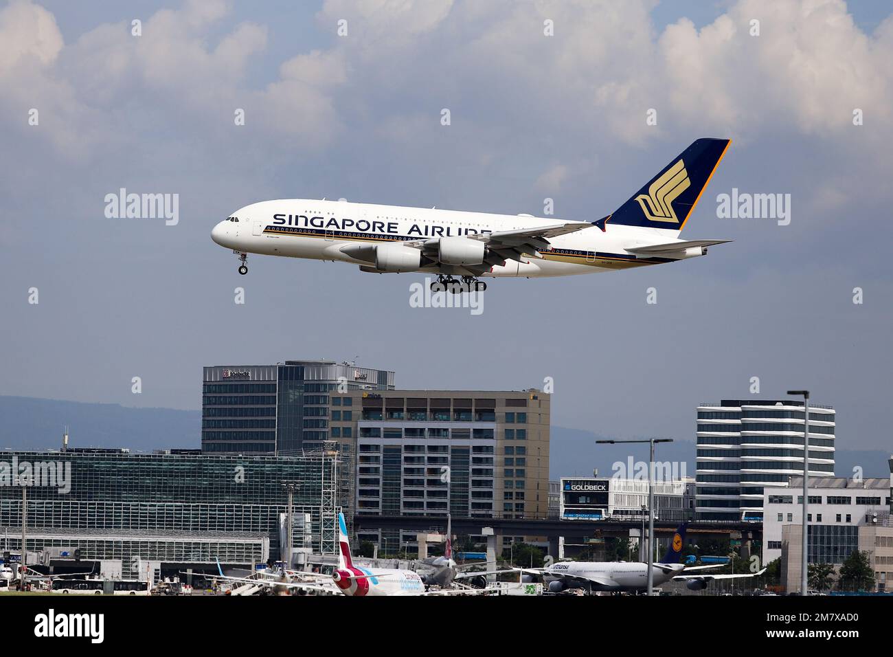Big white passenger airplanes hi-res stock photography and images - Alamy
