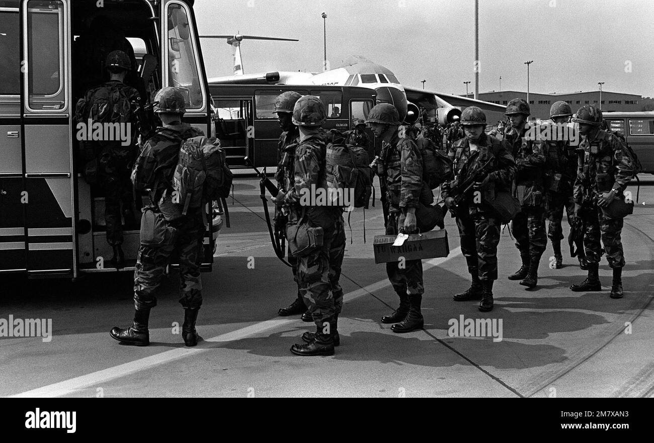 Air buses of troops hi-res stock photography and images - Alamy