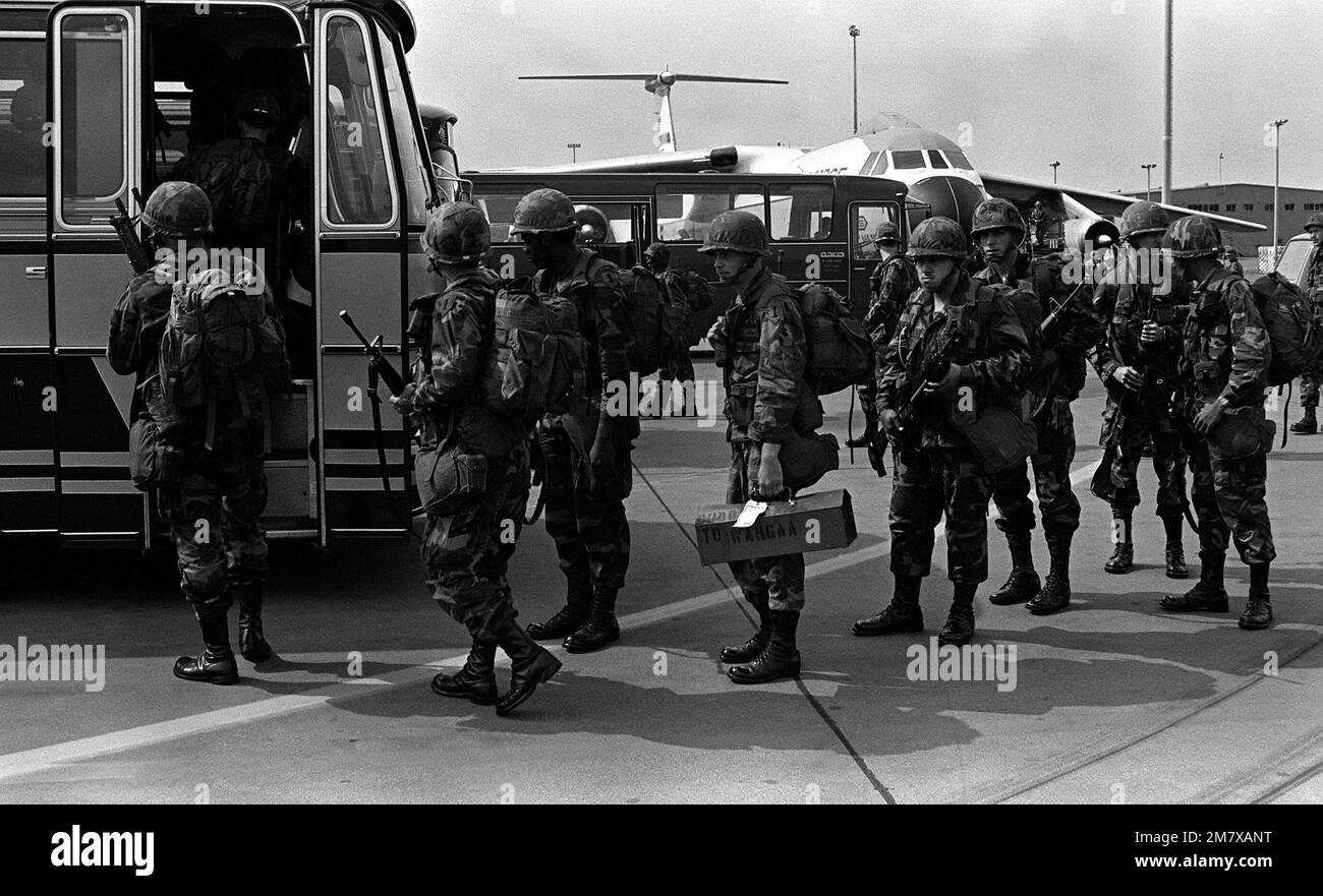 Air buses of troops hi-res stock photography and images - Alamy
