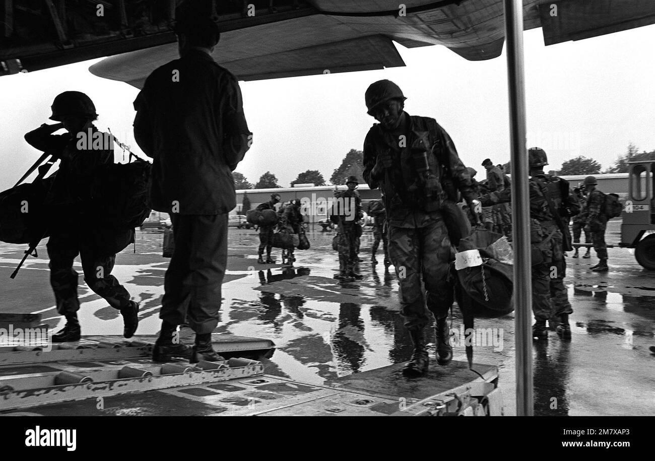 Members of the 1ST Battalion, 28th Infantry Division, load their duffle ...