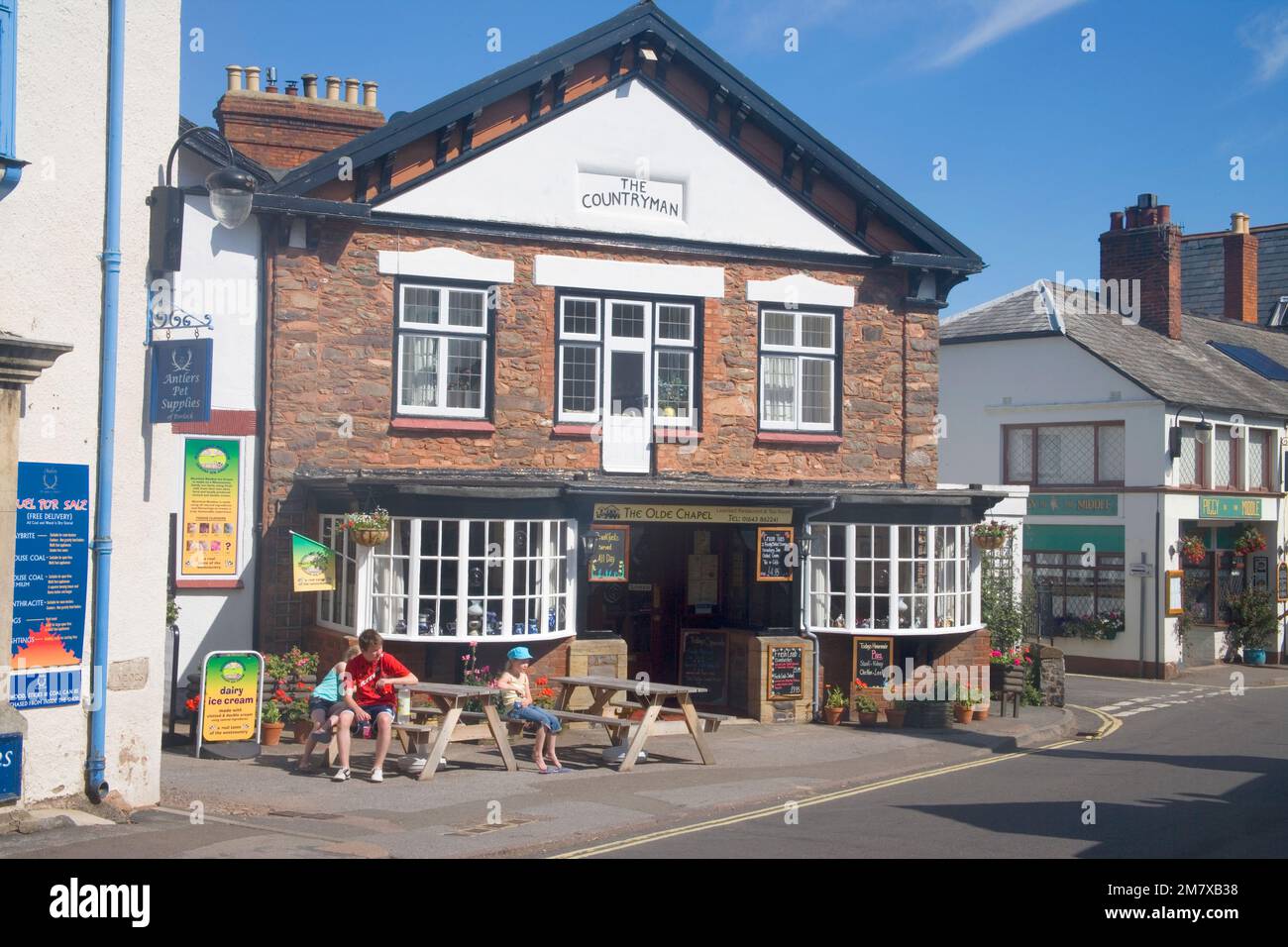 cafe in the exmoor town of Porlock, Somerset Stock Photo - Alamy
