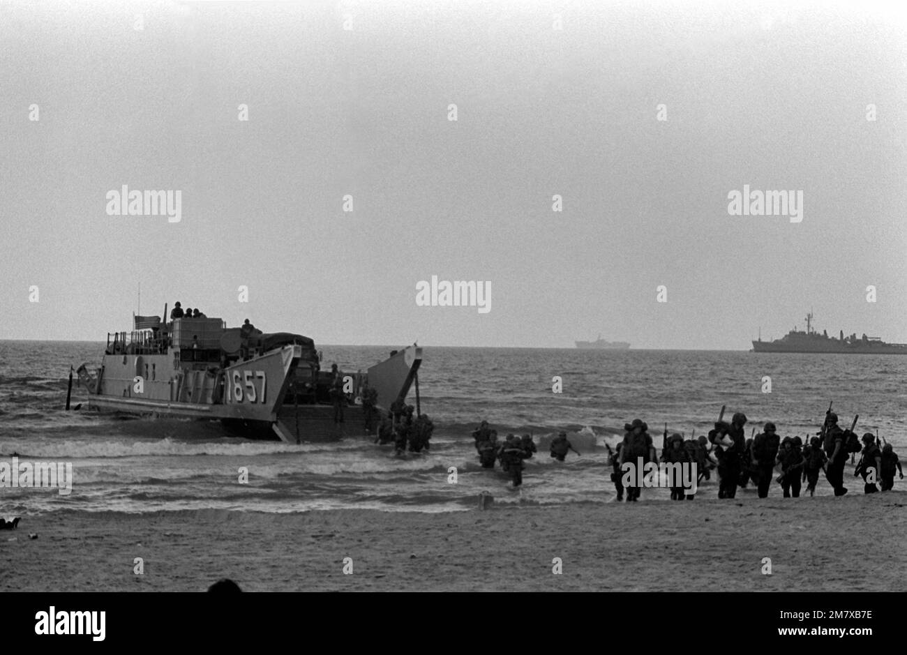 Landing craft utility 1657 hi-res stock photography and images - Alamy