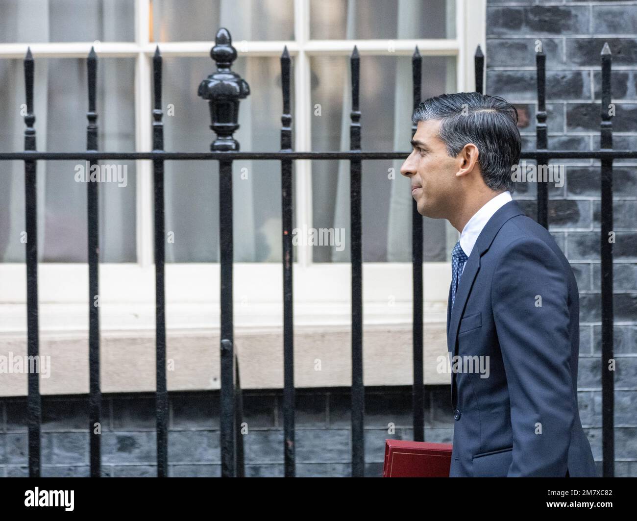 London, UK. 11th Jan, 2023. Rishi Sunak, Prime Minister, leaves 10 ...