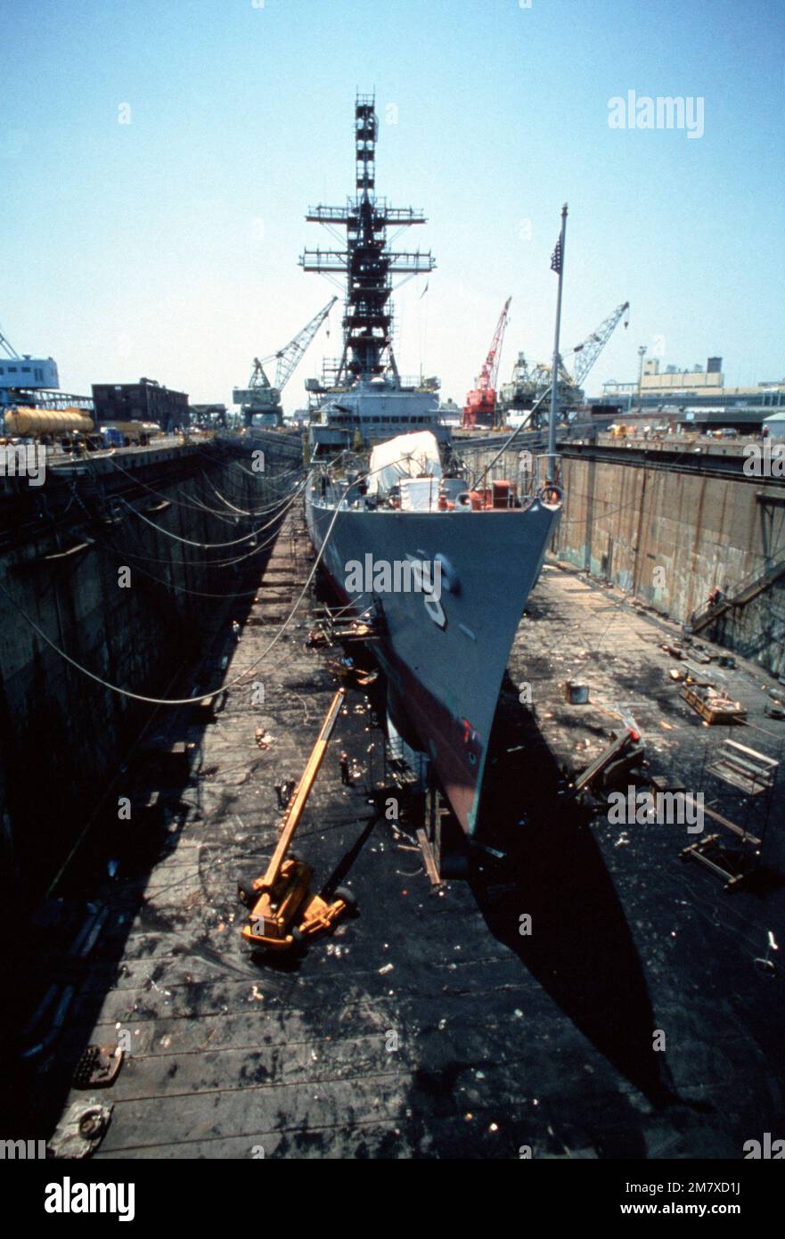 Starboard bow view of the guided missile destroyer USS CLAUDE V ...