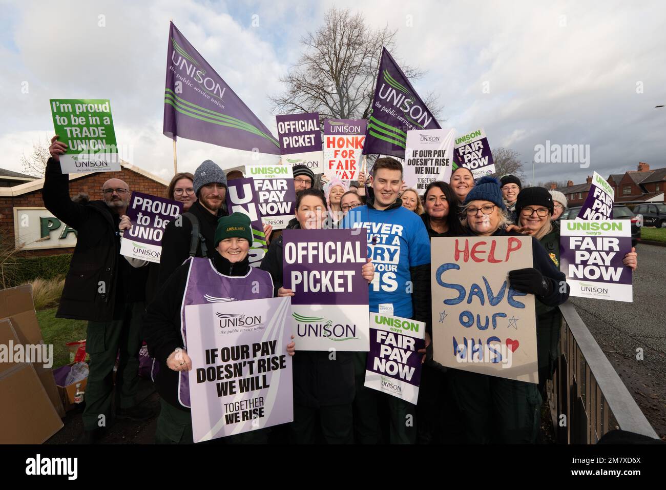 AMBULANCE WORKERS STRIKE MANCHESTER 11. JANUARY 2023. Picture shows ...