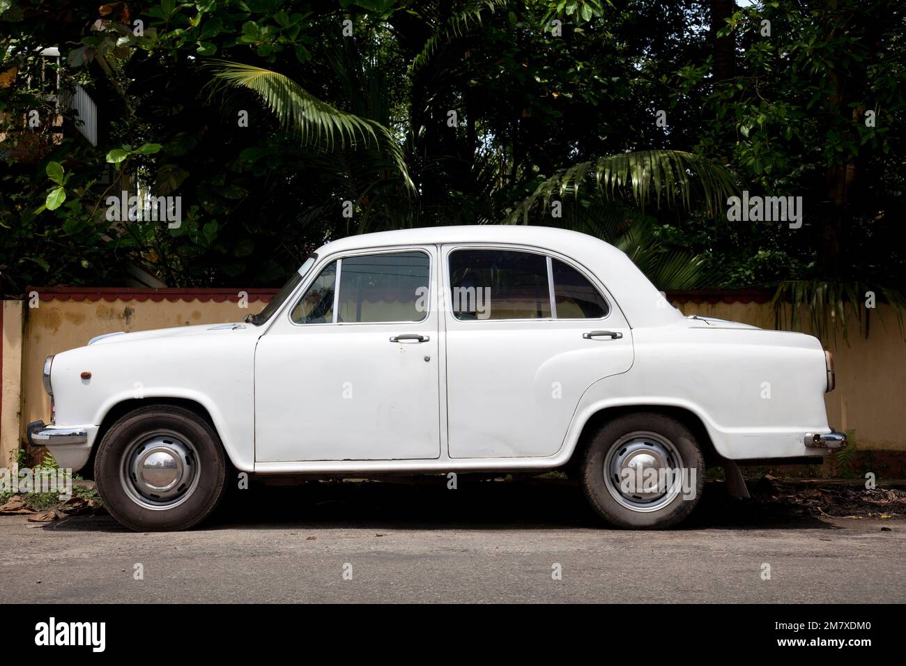 Side of the car more typical of India. The Hindustan Ambassador Stock ...