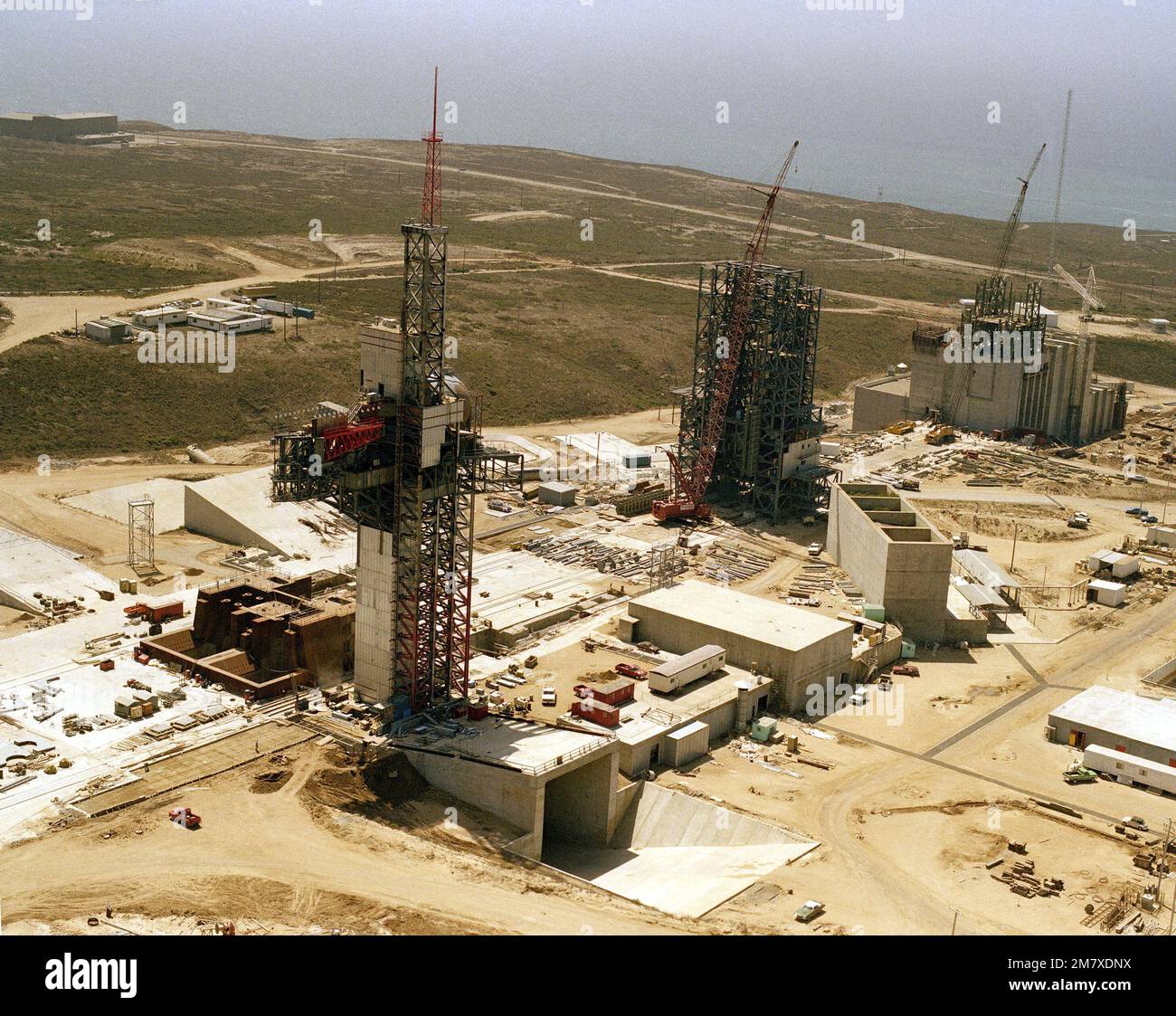 An aerial view of the V-23 Access Tower and Payload Change-out Room ...