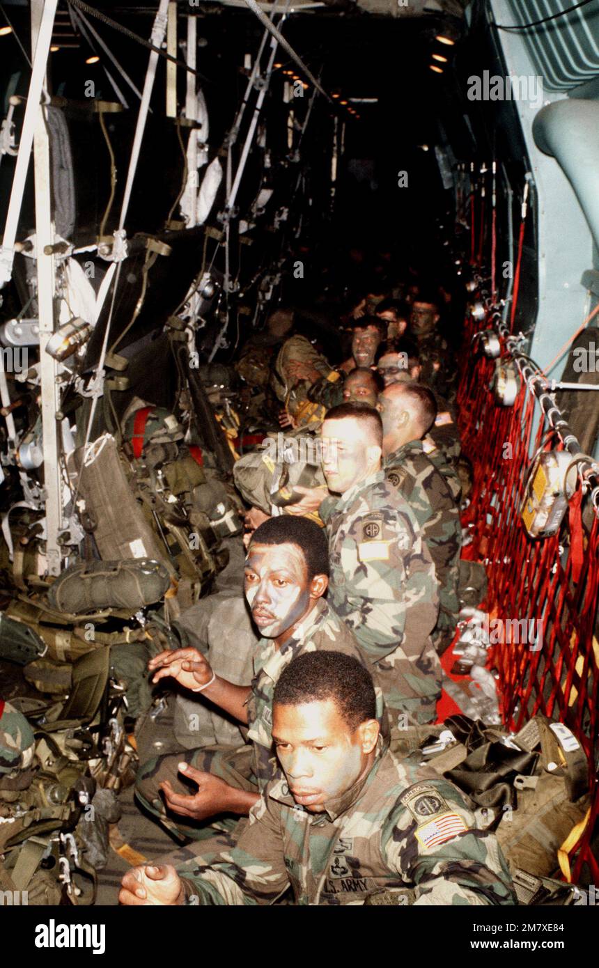 Members of the 82nd Airborne Division, aboard a C-141 Starlifter ...