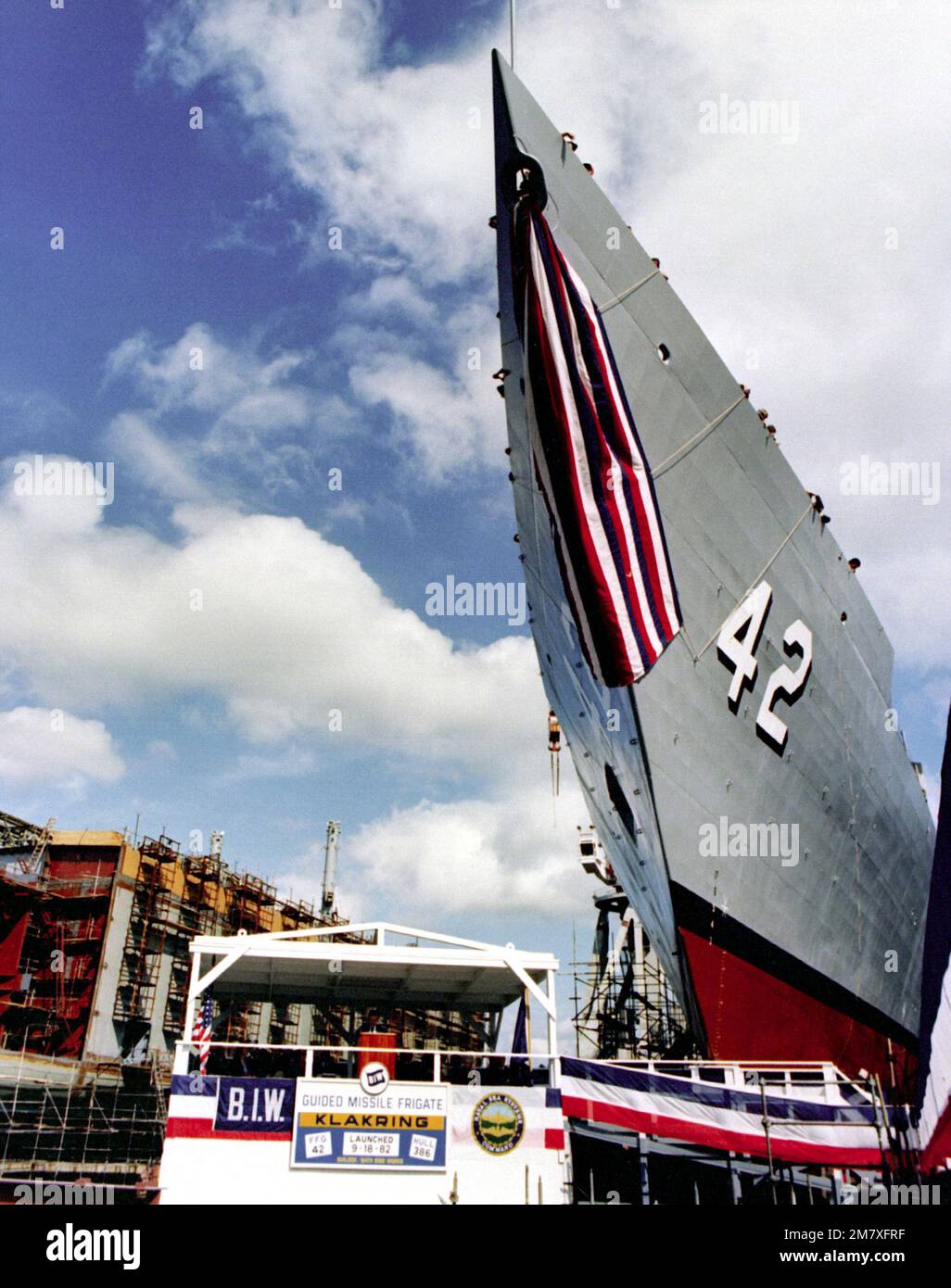 A bow view of the guided missile frigate KLAKRING (FFG-42) with the ...
