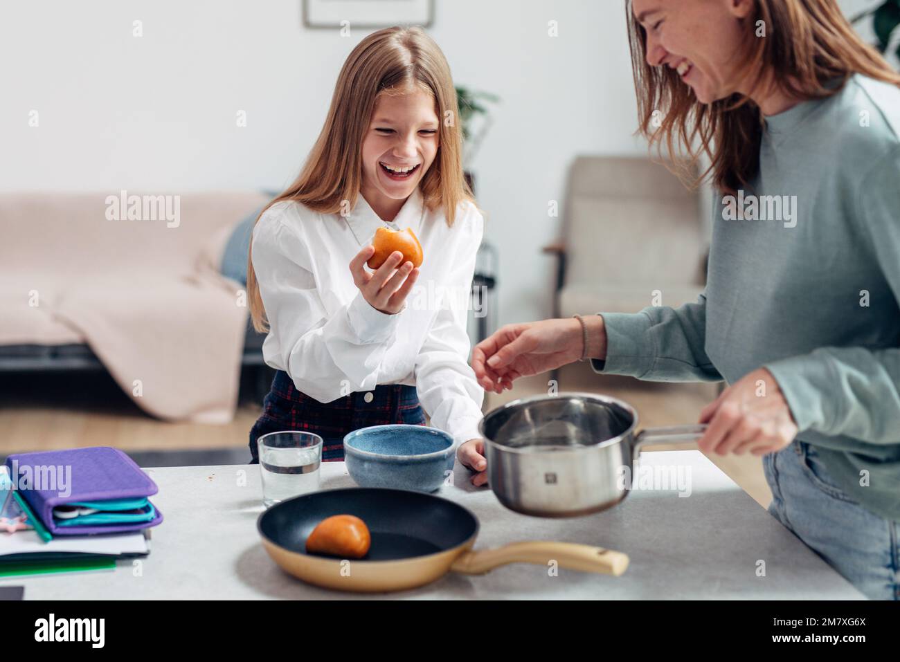 Mother cooked breakfast for her daughter Stock Photo - Alamy