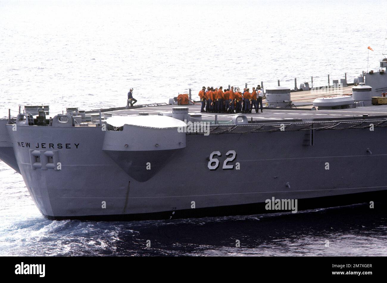 A starboard quarter view of the battleship NEW JERSEY (BB-62) leaving ...