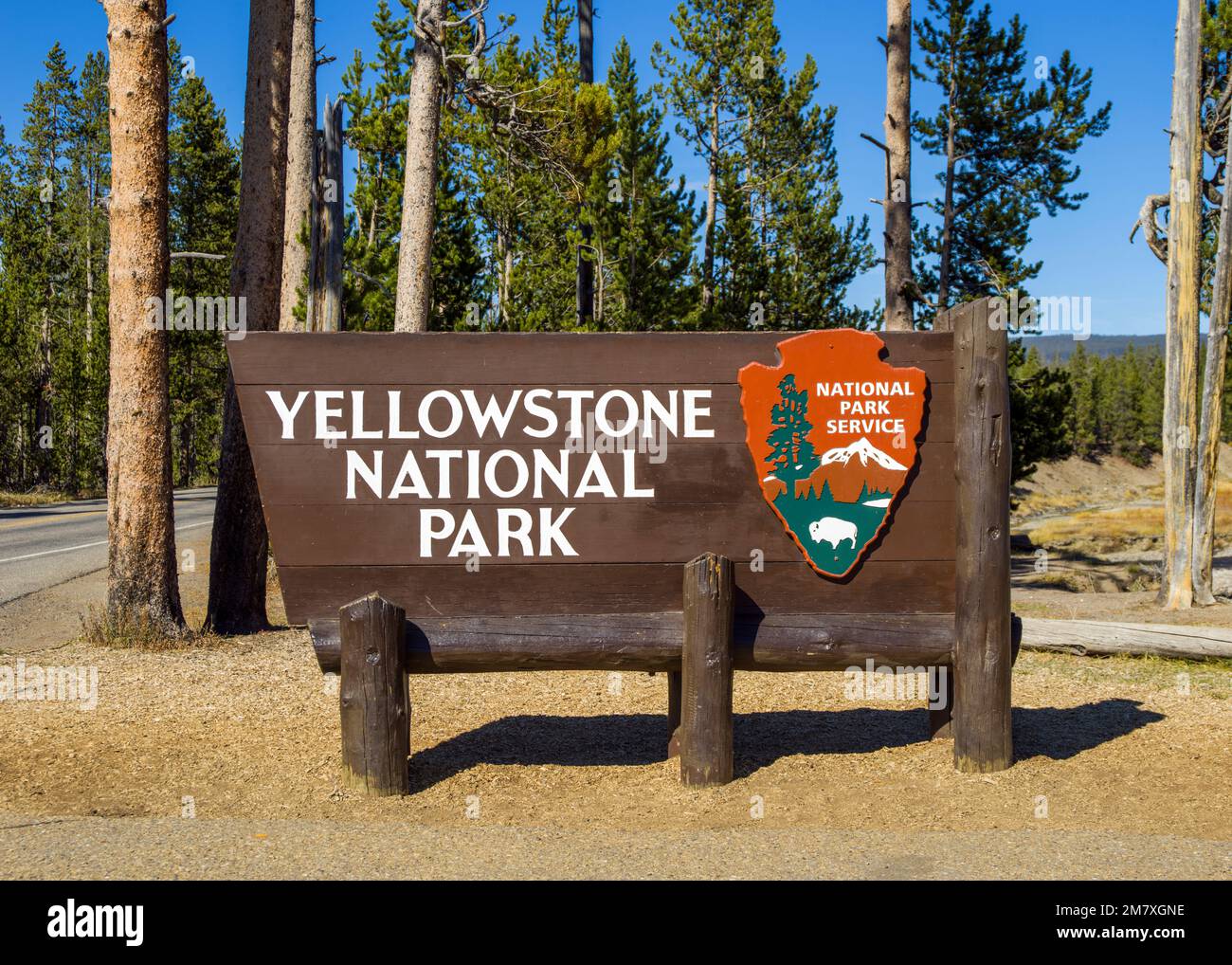 Yellowstone National Park Entrance Sign, Yellowstone National Park ...