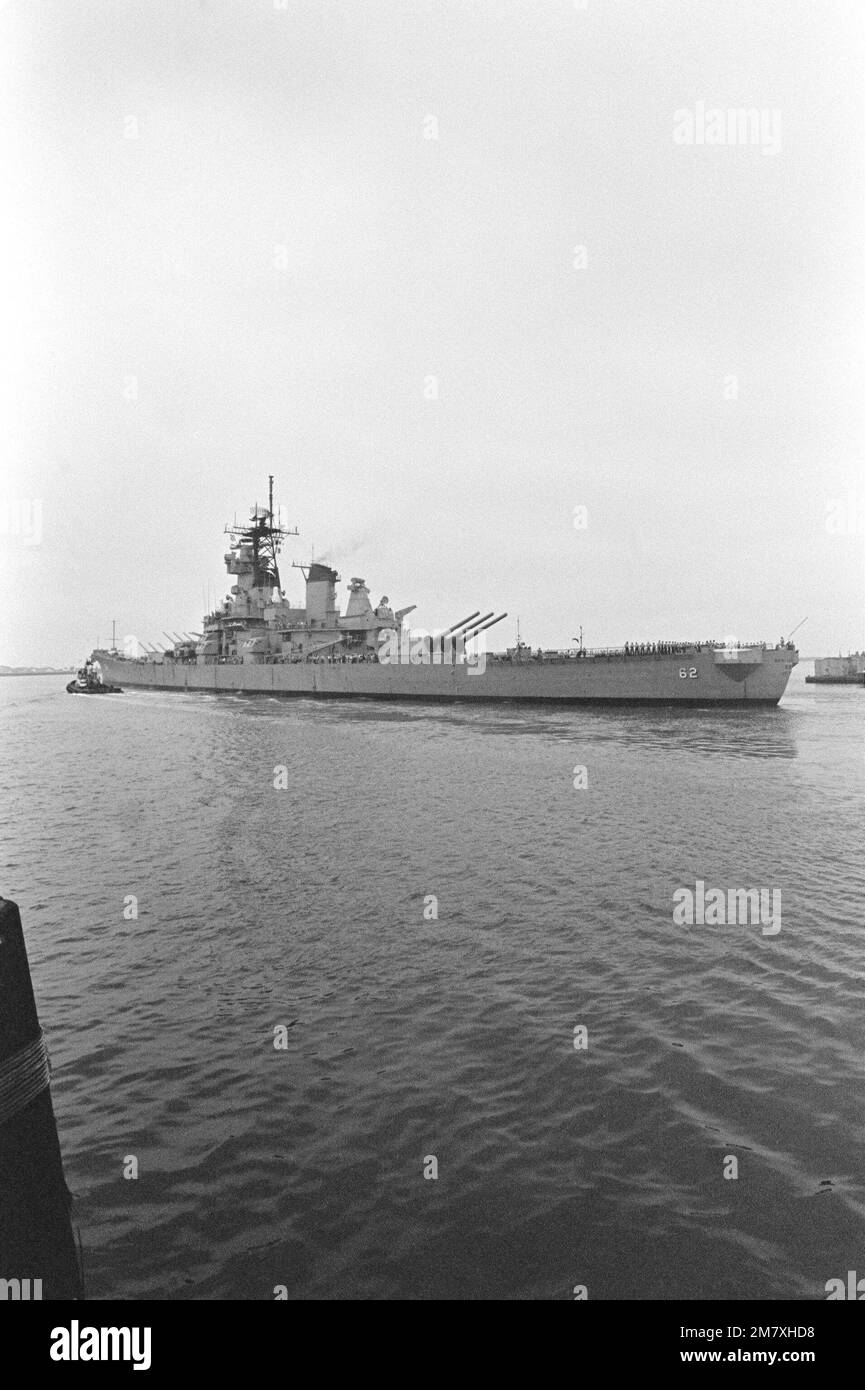 Port quarter view of the battleship NEW JERSEY (BB-62) departing for ...