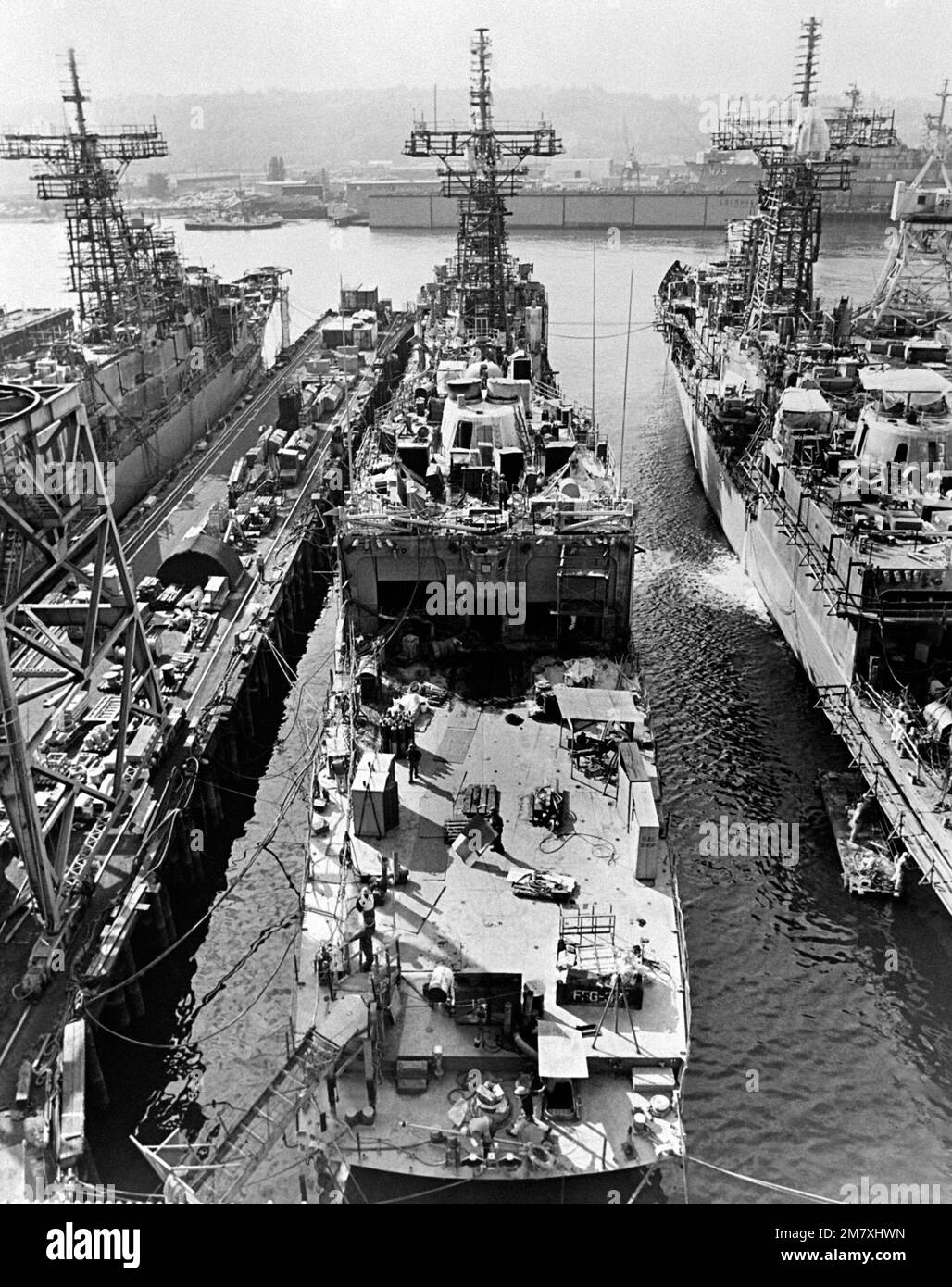 A stern view of the guided missile frigate USS CROMMELIN (FFG 37) at 80 ...