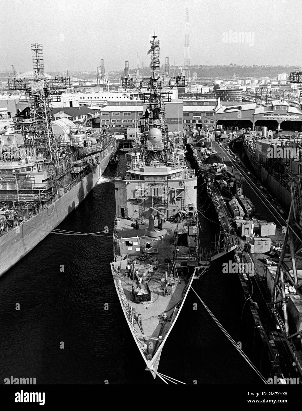 Uss crommelin ffg 37 Black and White Stock Photos & Images - Alamy