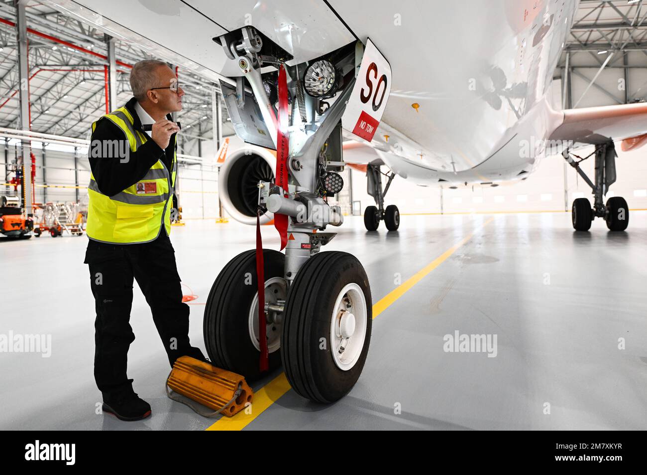Berlin brandenburg airport engineer hi-res stock photography and images ...