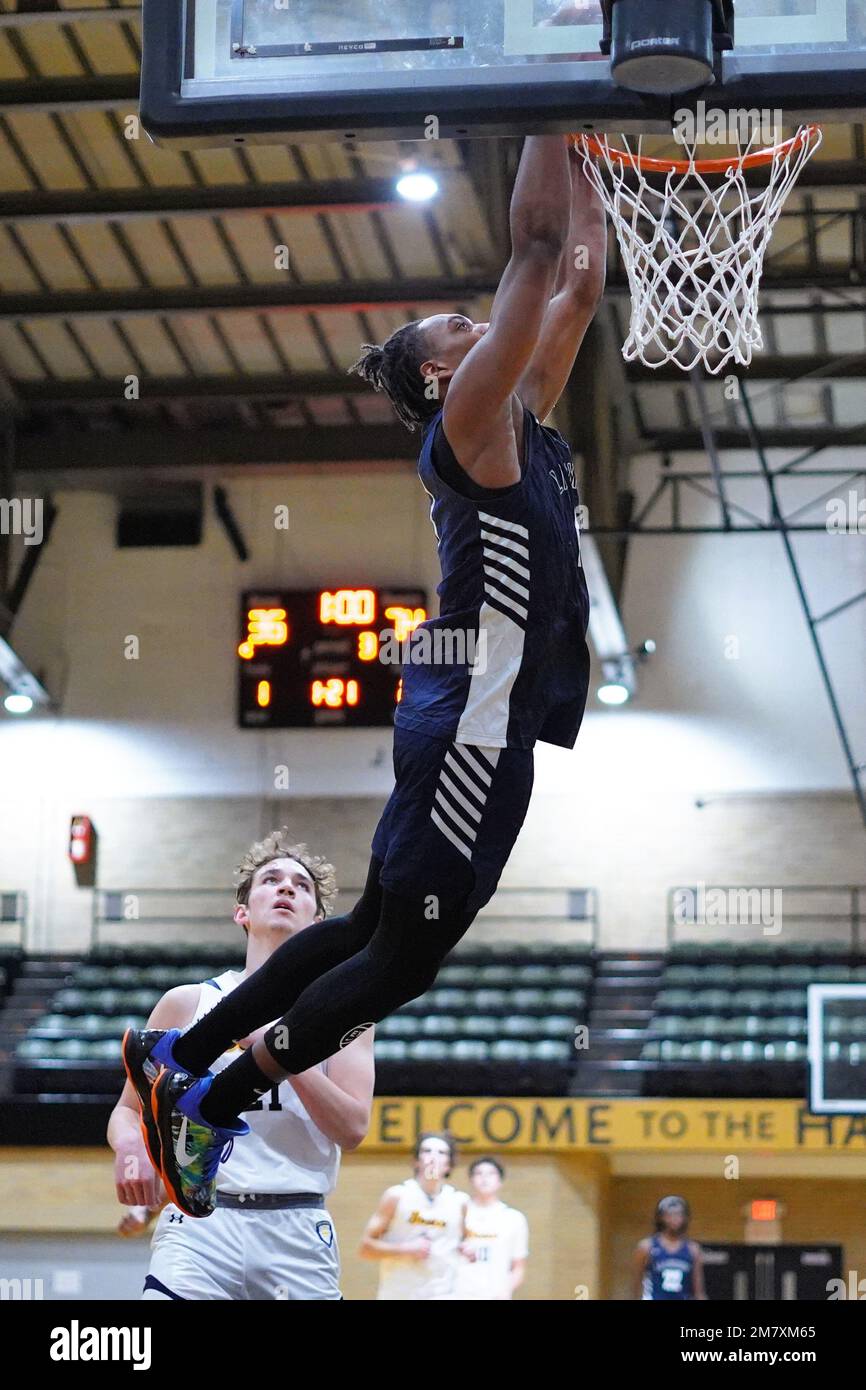 A young black basketball player dunking the ball Stock Photo - Alamy