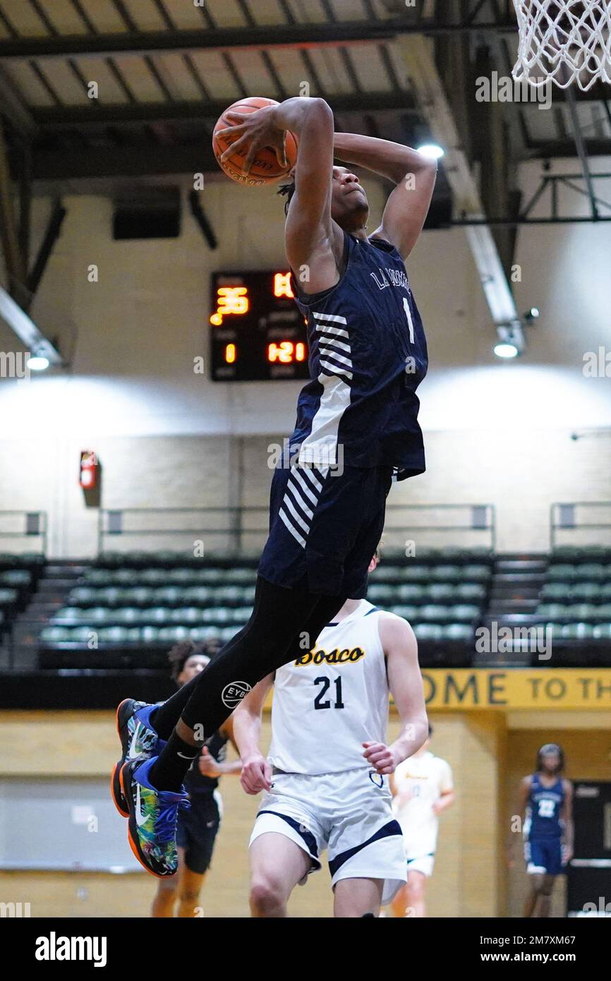 A young black basketball player dunking the ball Stock Photo - Alamy