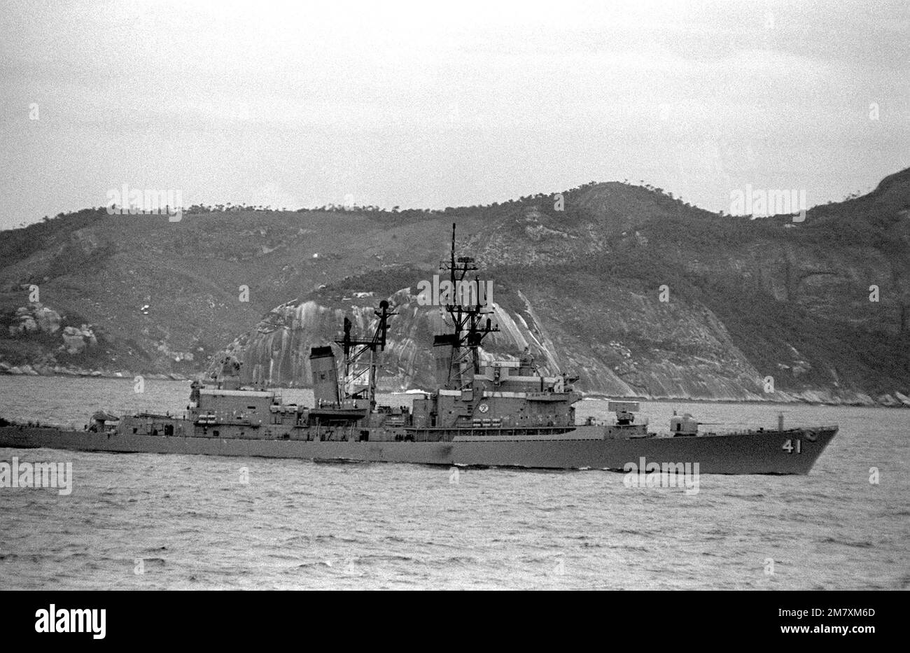A starboard beam view of the guided missile destroyer USS KING (DDG-41 ...