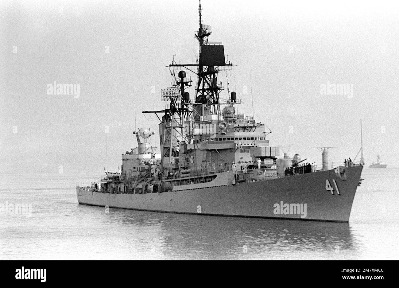 An aerial starboard bow view of the guided missile destroyer USS KING ...