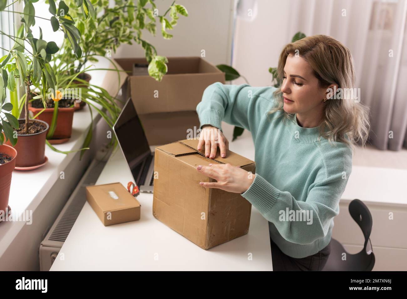 Workpace wrap hi-res stock photography and images - Alamy