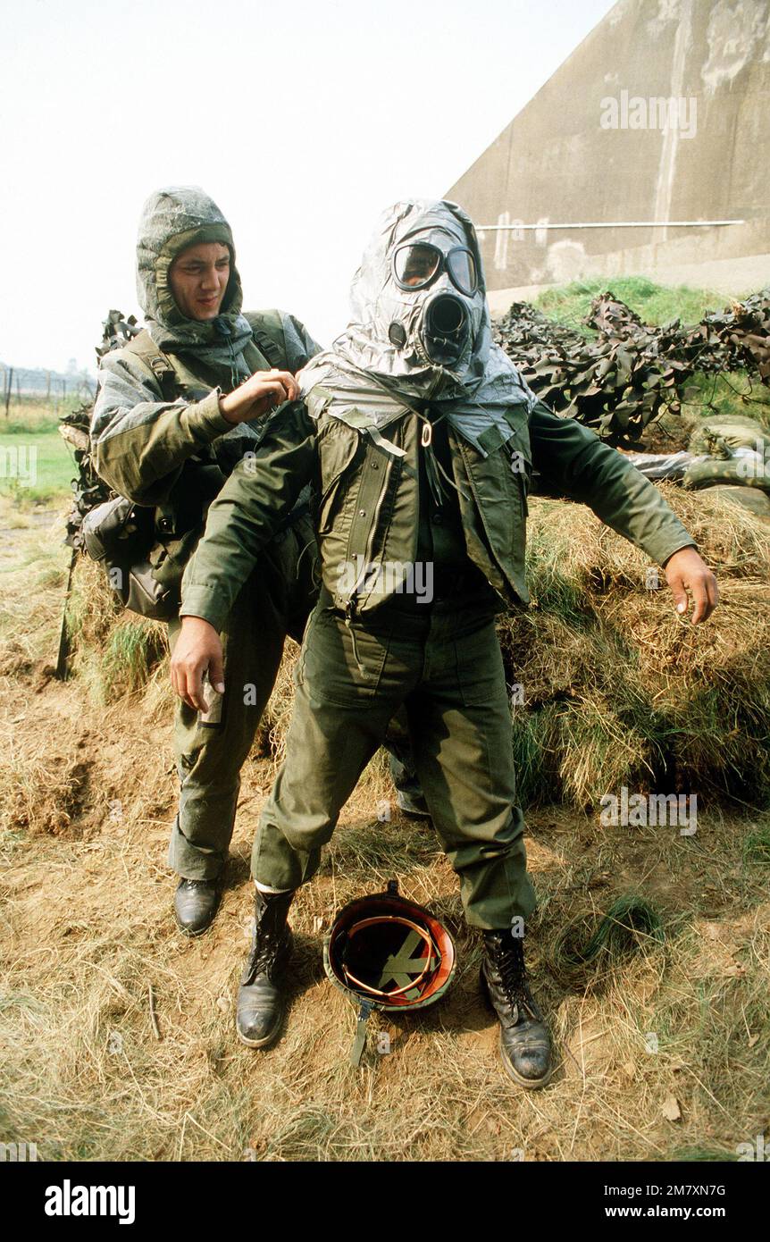 Army personnel from the 4th Infantry Division wear protective gear ...
