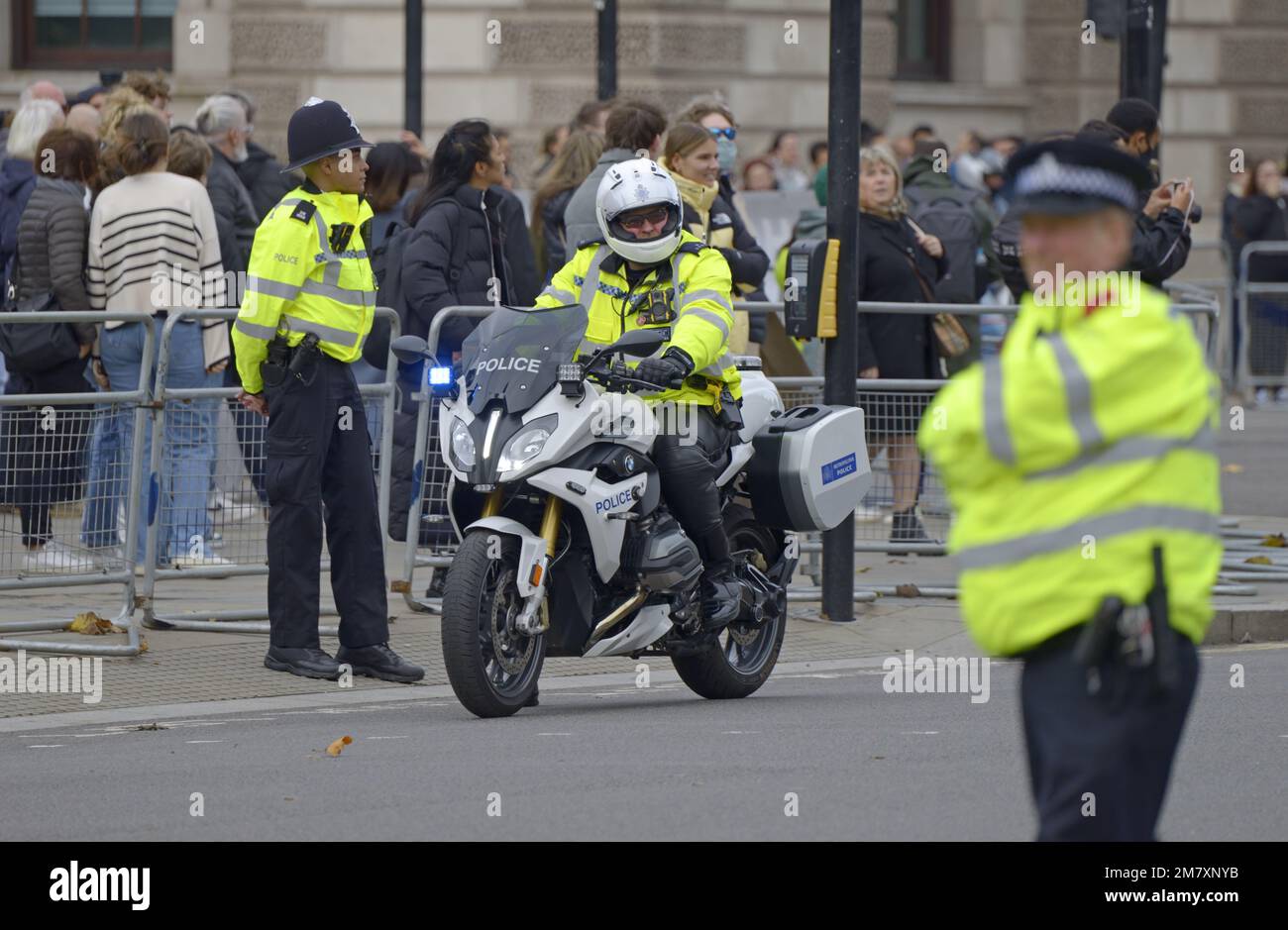 London, England, UK. Police officers in Westminster Stock Photo - Alamy