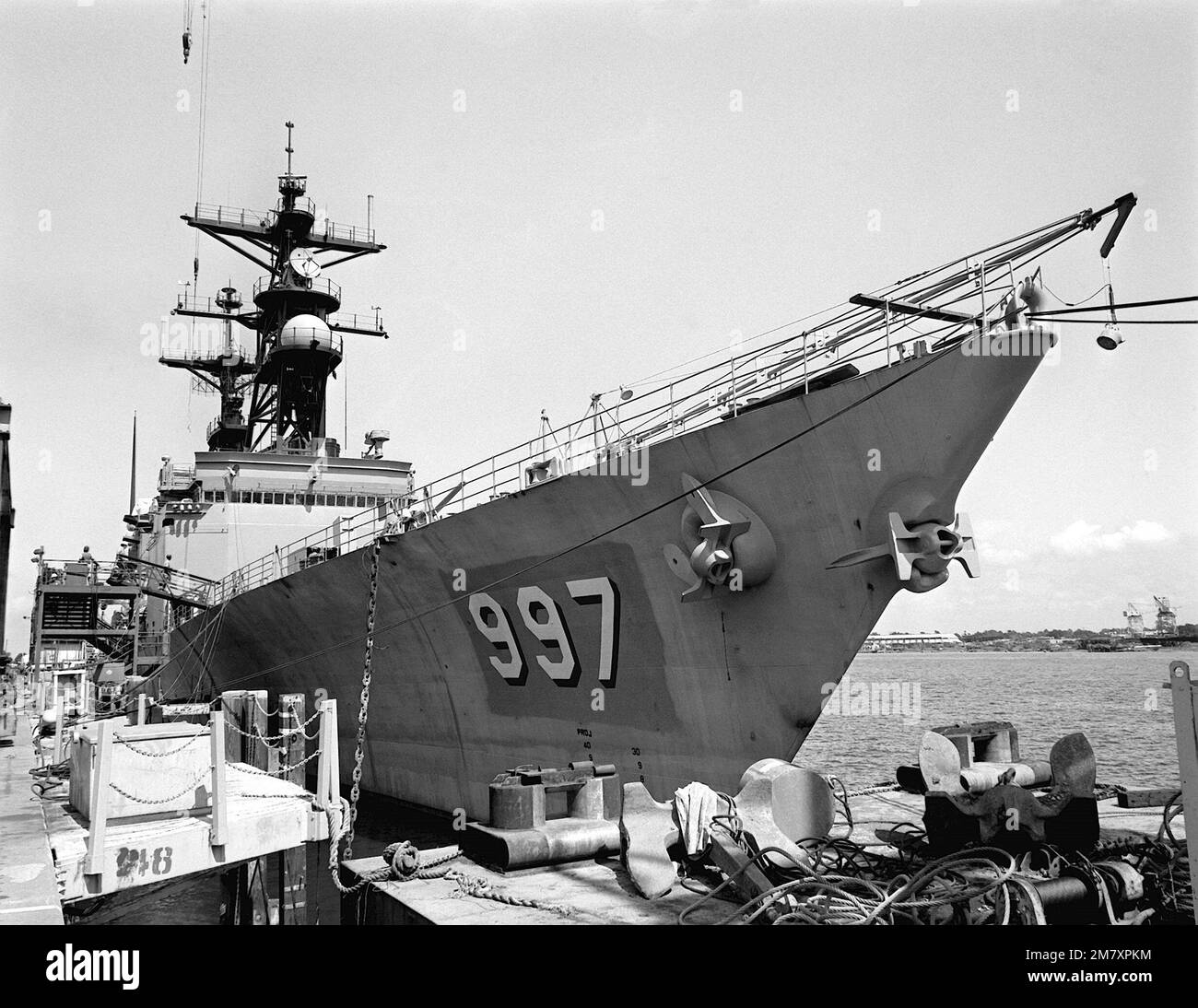 Starboard bow view of the destroyer HAYLER (DD-997) at 90 percent ...