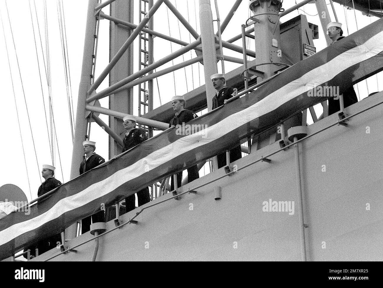 Crewmen aboard the guided missile frigate USS AUBREY FITCH (FFG-34) man ...